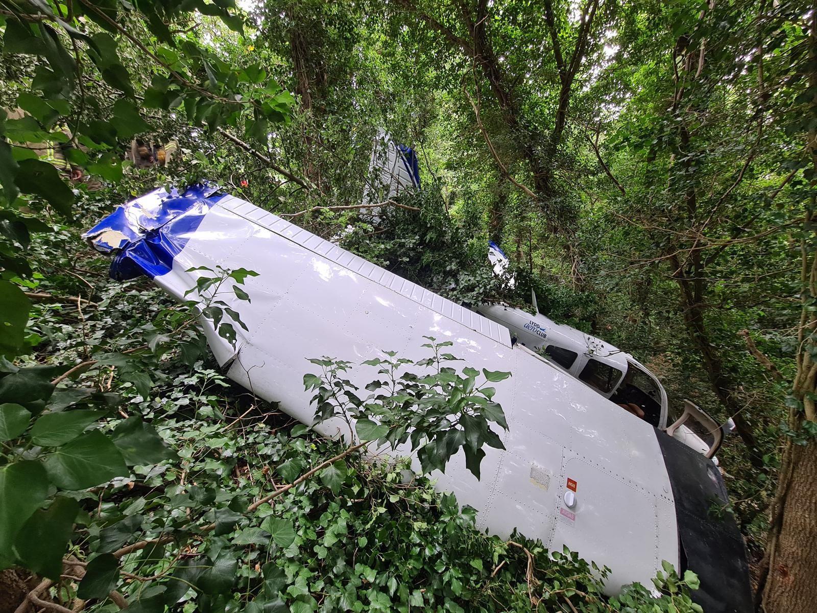 PPRuNe Forums - PA28 down near Rochester Airport, Kent