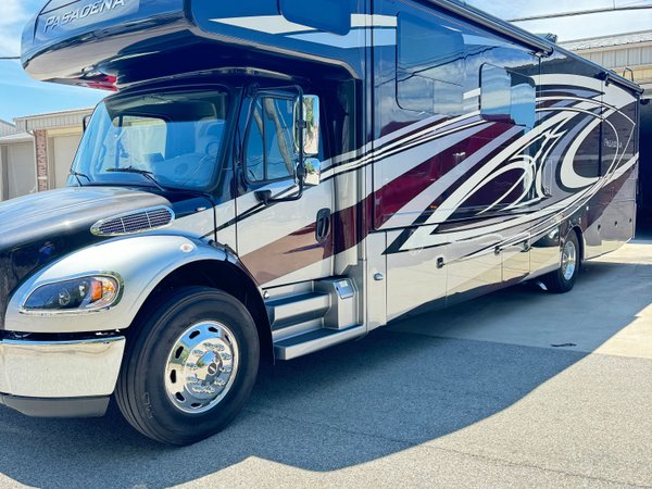 New super C freightliner/pasadena S2RV only 2,000 miles for Sale in ...