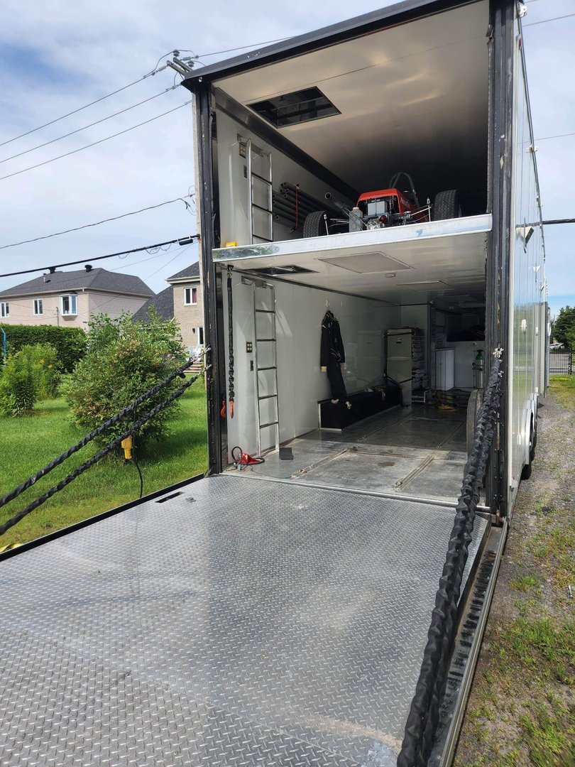 Peterbilt toter with 40 feet trailer double decker for Sale in Candiac ...