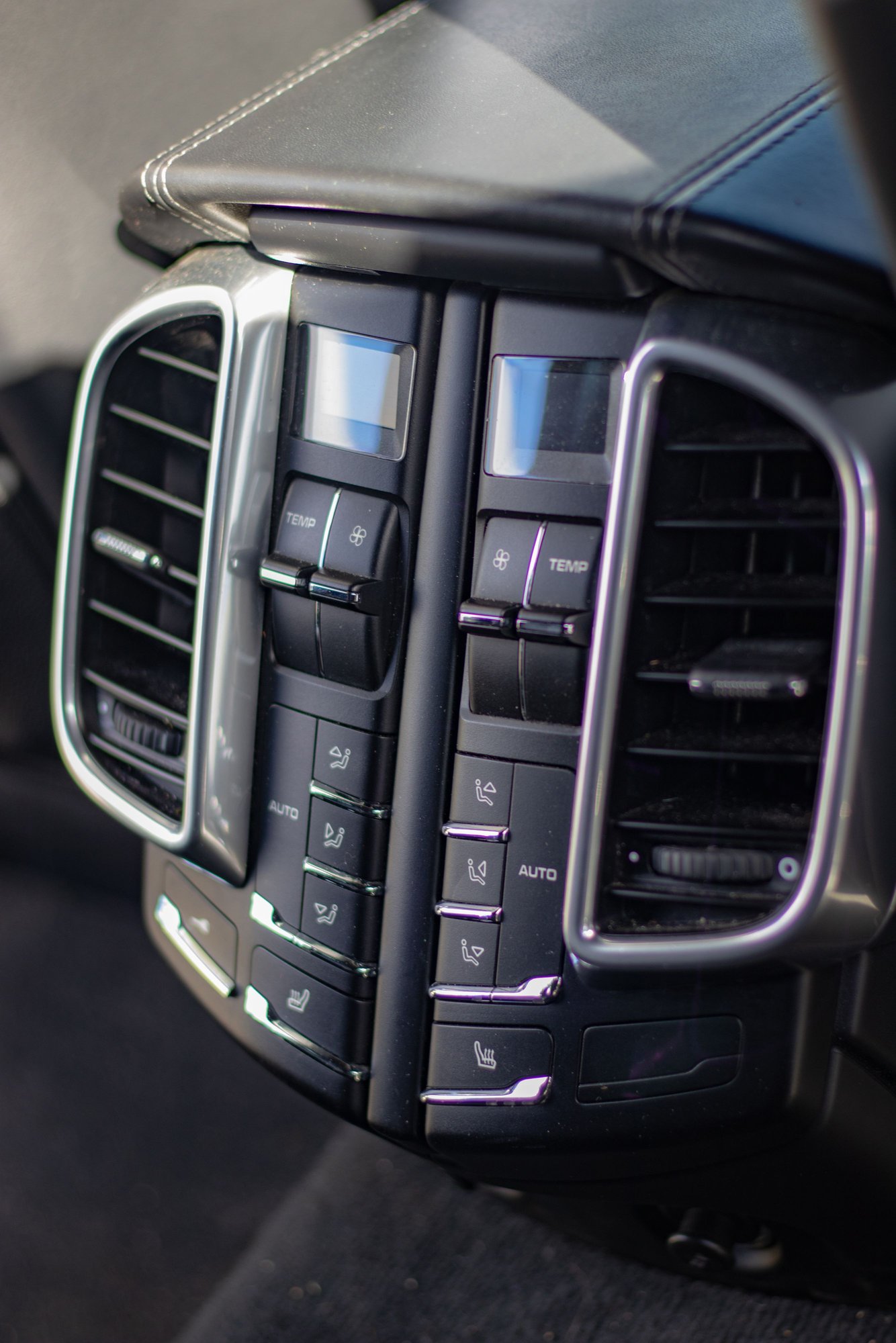 2011 Cayenne Turbo with many rare features (PDCC, PTV+, LCA, ACC, etc ...