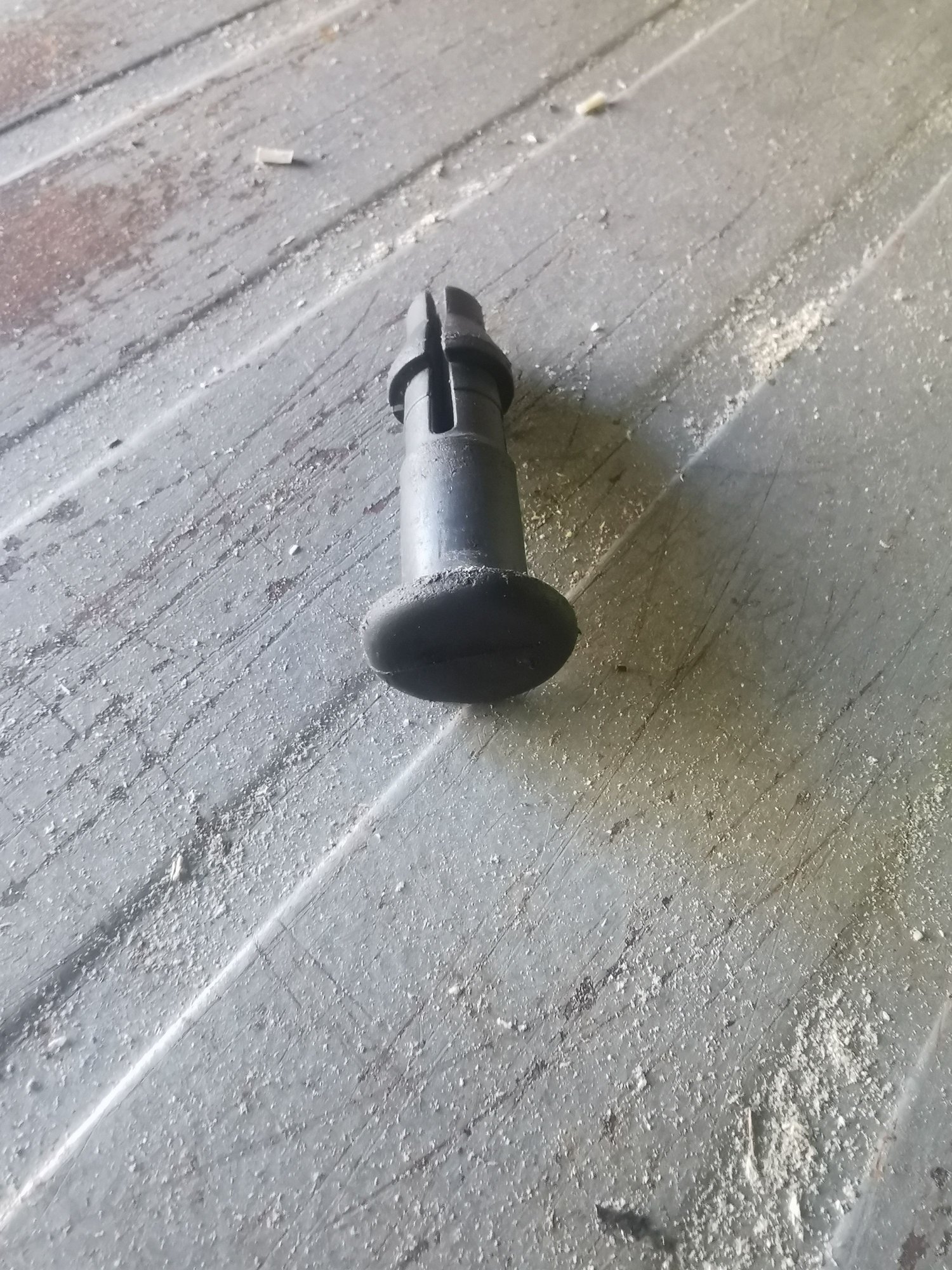 UK: Could someone tell what this is? Trim fixing from Audi A4 b8 ...