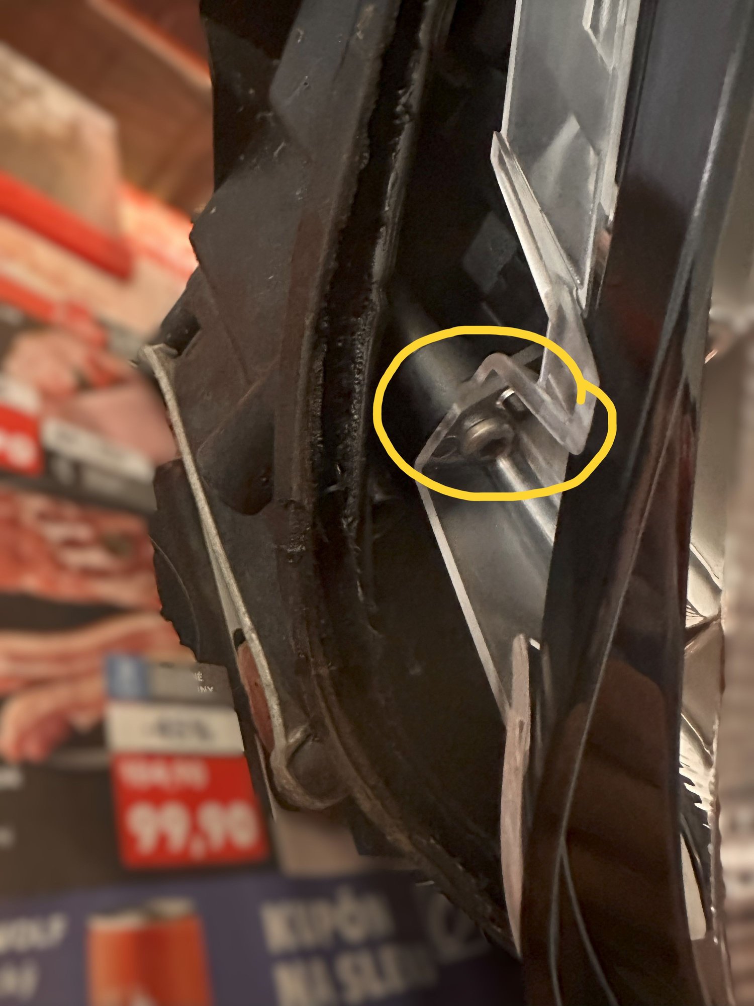 Audi A7 4G LED headlight broken adjustment mechanism - AudiWorld Forums