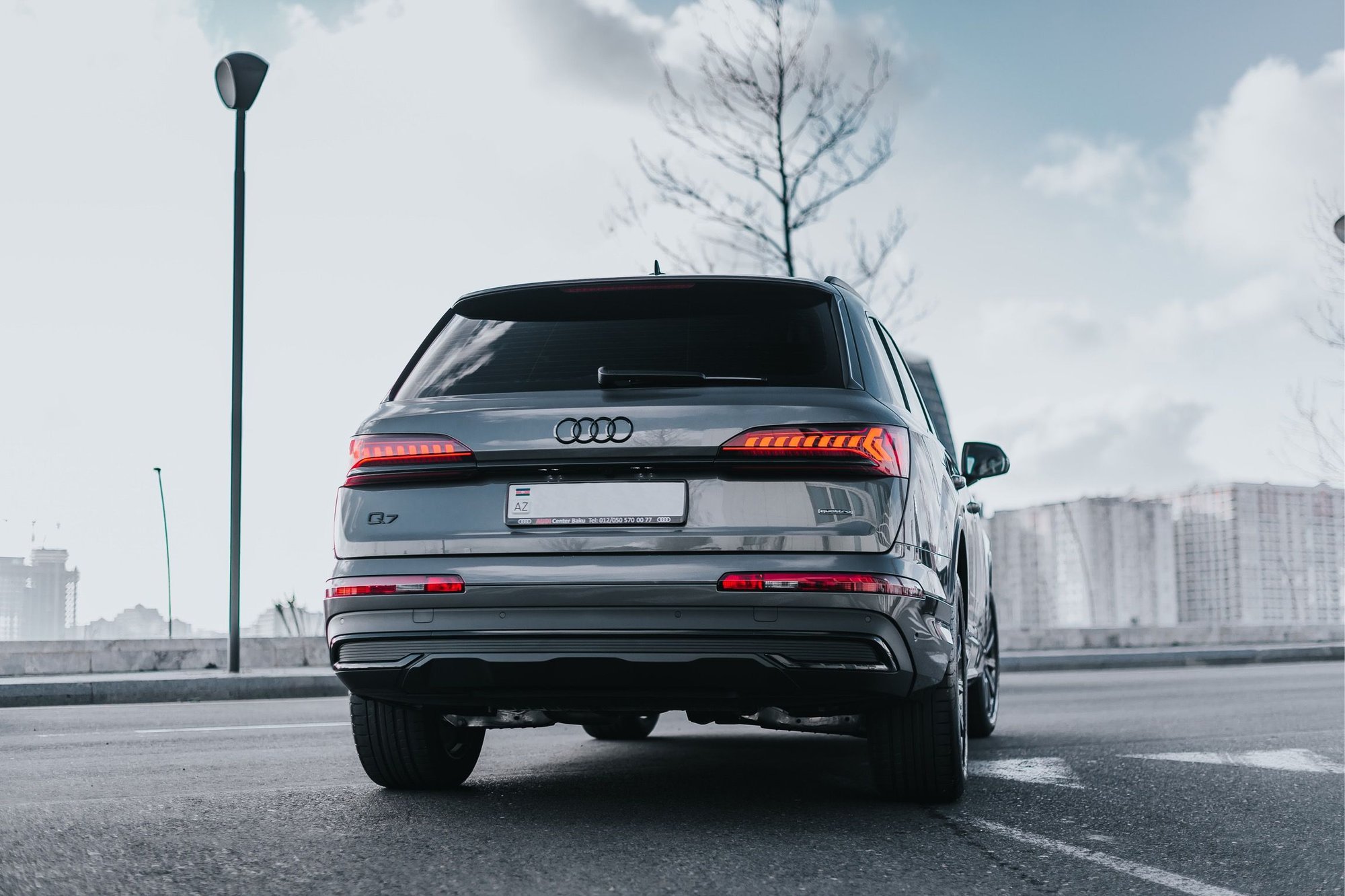 Samurai Gray vs Orca Black 2021 Q7 with Black Optic - AudiWorld Forums