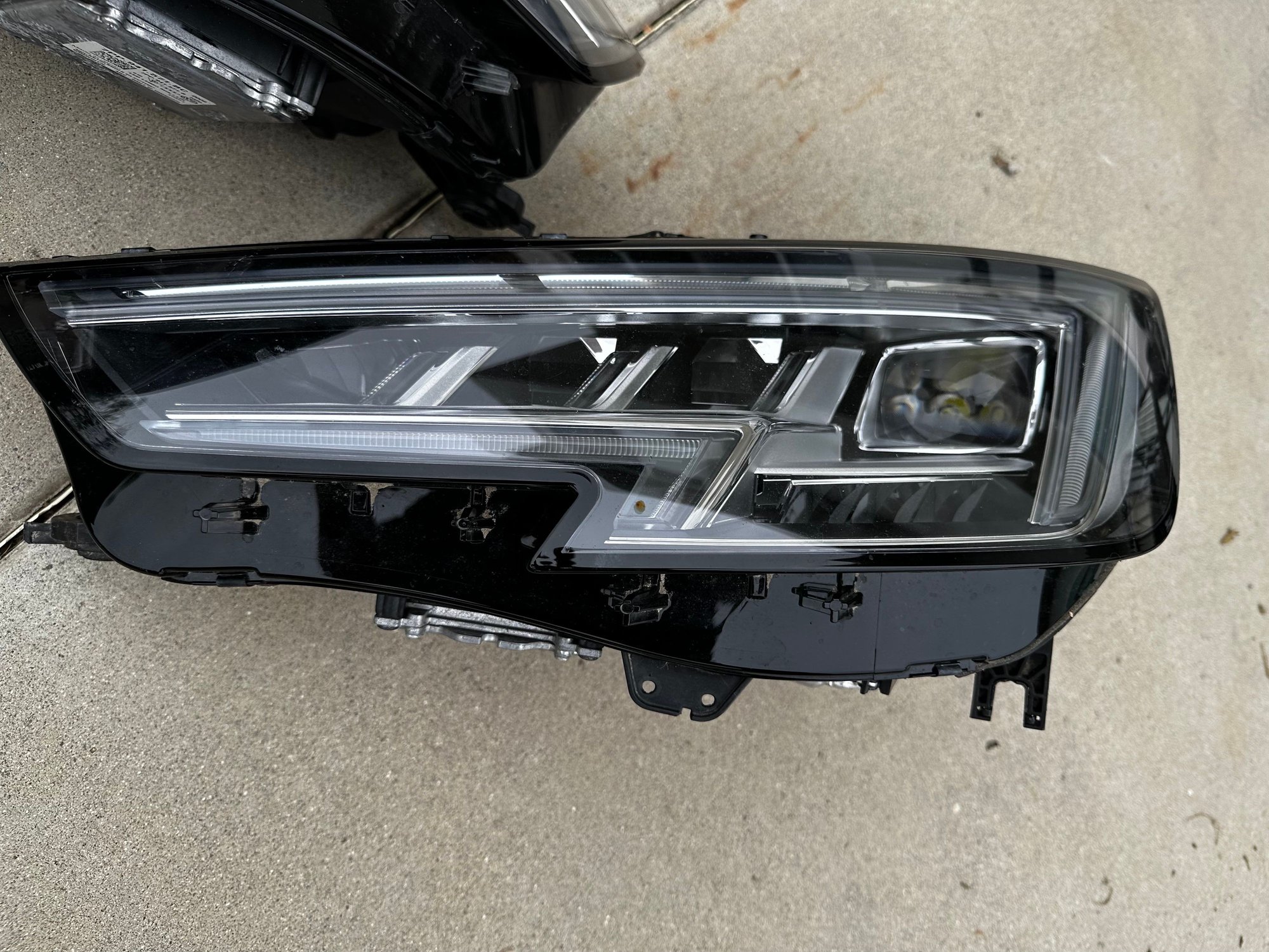 2017 B9 A4 Full Matrix LED Headlight - AudiWorld Forums