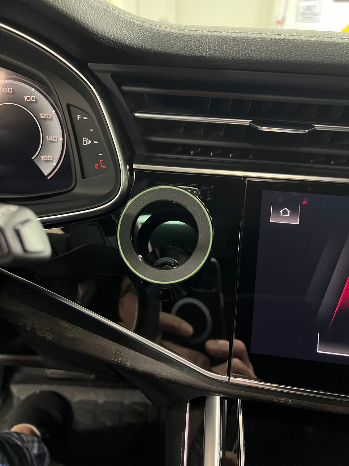 2022 Q7 cell phone holder - AudiWorld Forums