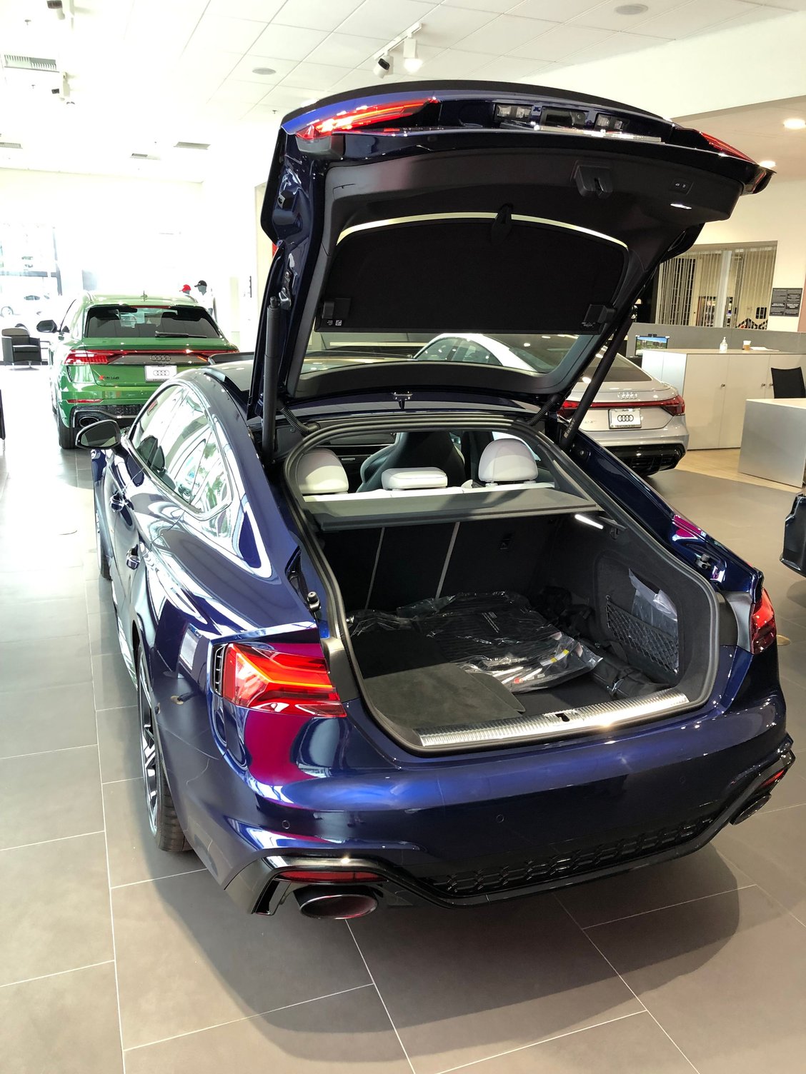Photos wanted: SQ8 Ascari Blue Exterior or Rotor Gray Interior ...