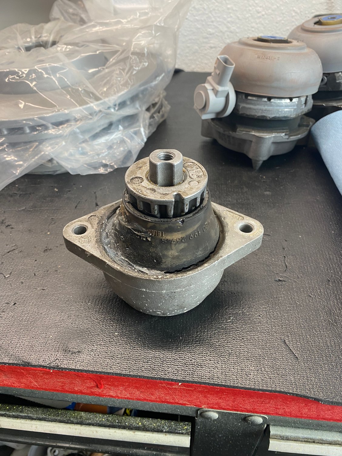 V10 engine mount replacement procedure needed - Page 2 - AudiWorld Forums