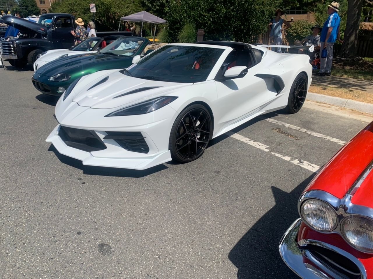 Custom C8 Hood? This C8 looked pretty modded on the outside + bunch of ...