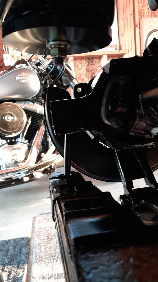 Rear suspension : one rear spring link is on an angle. pic's ...