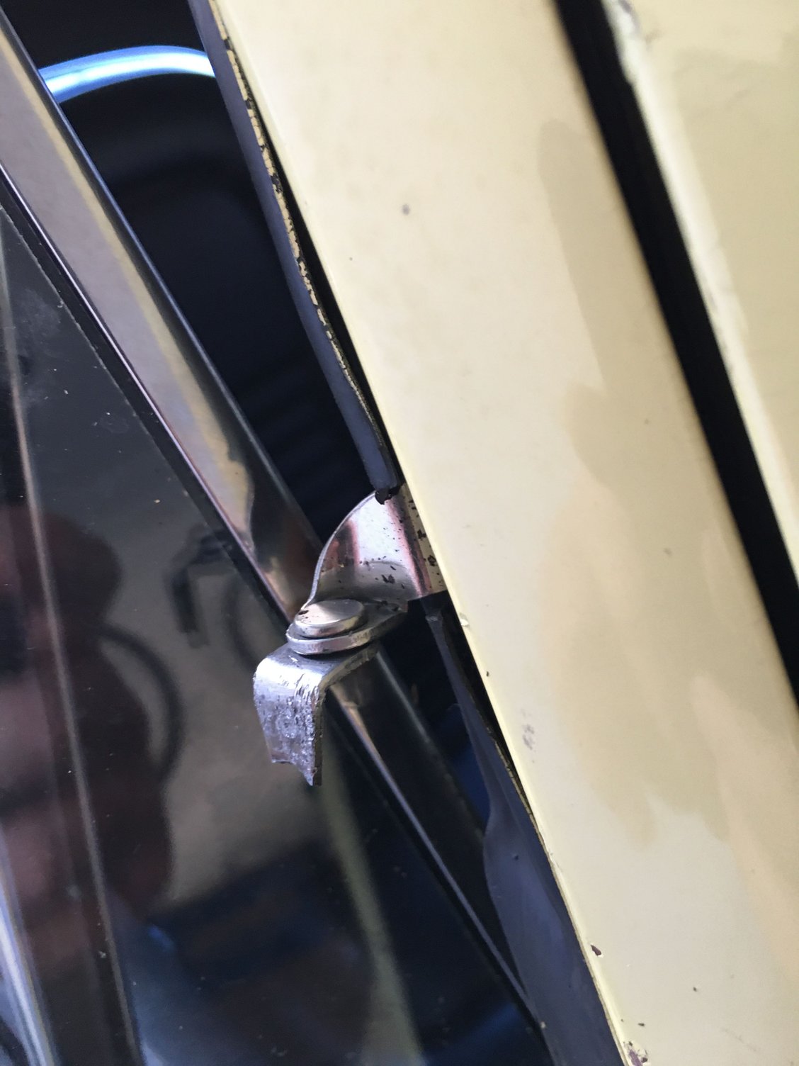 Wing vent rivet binding - CorvetteForum - Chevrolet Corvette Forum ...