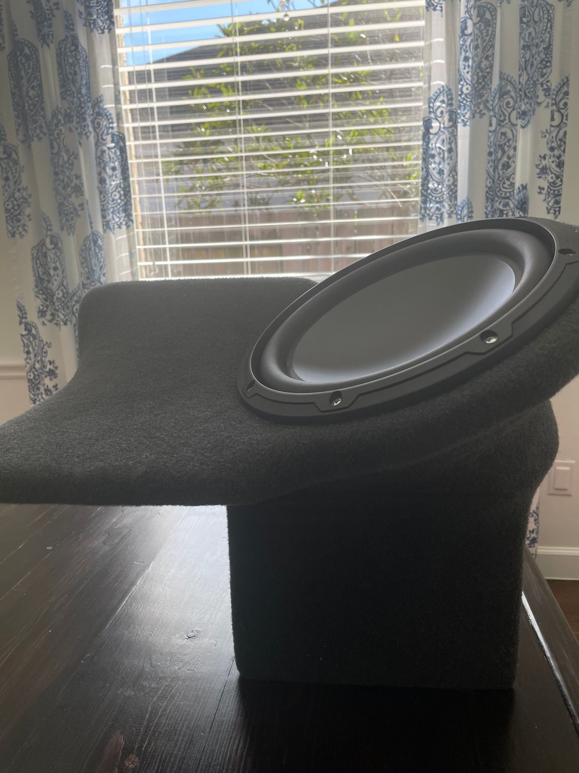 FS (For Sale) Vettenuts sub box with JL10w3 + jlx 500/1 amp and lc2i ...