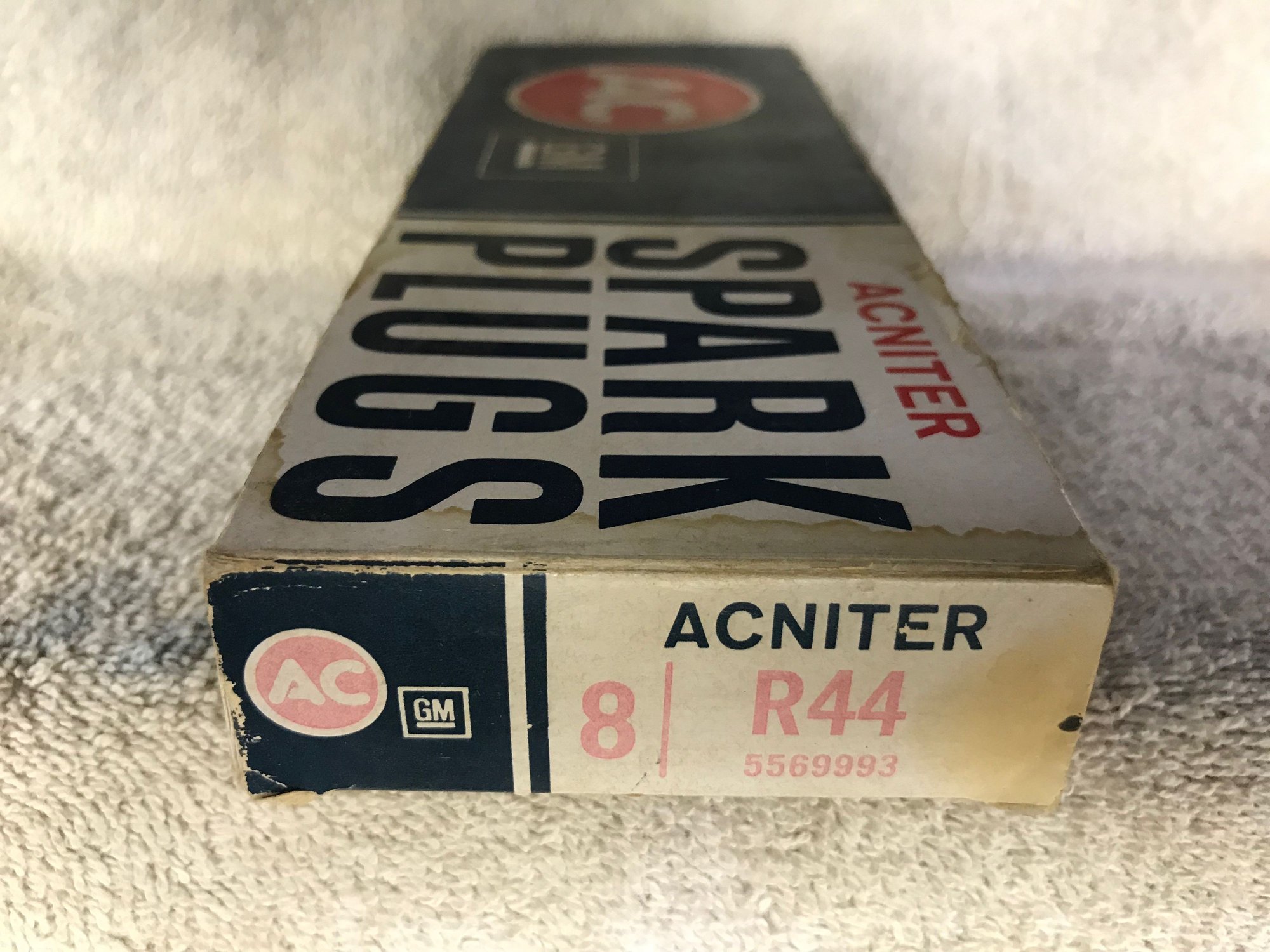 FS (For Sale) AC DELCO R44 SPARK PLUG SET (8) w/four equal green rings ...