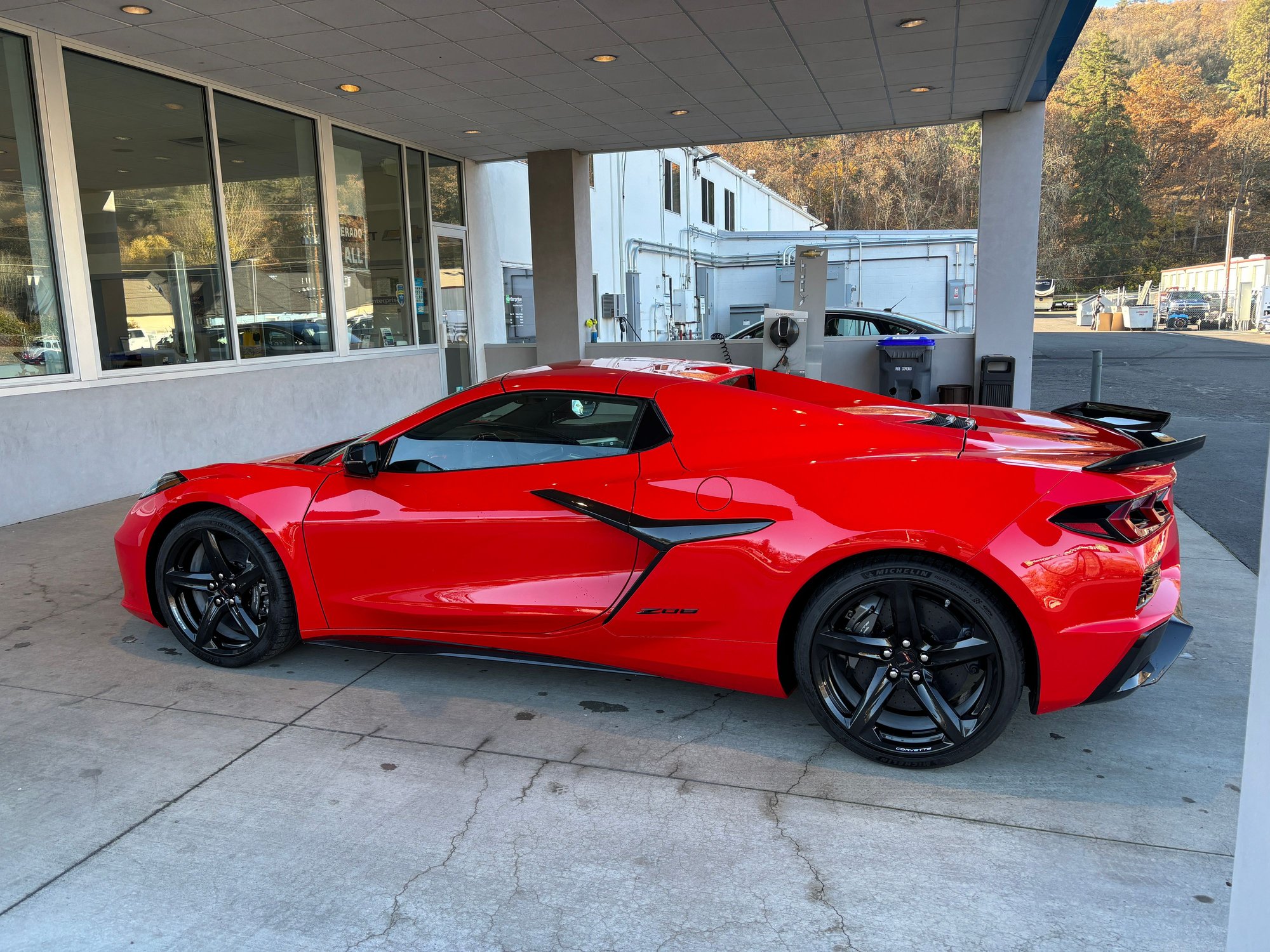 Gauging interest. 2024 Z06 HTC 3LZ torch red/natural CF lv2 CCB Carbon ...