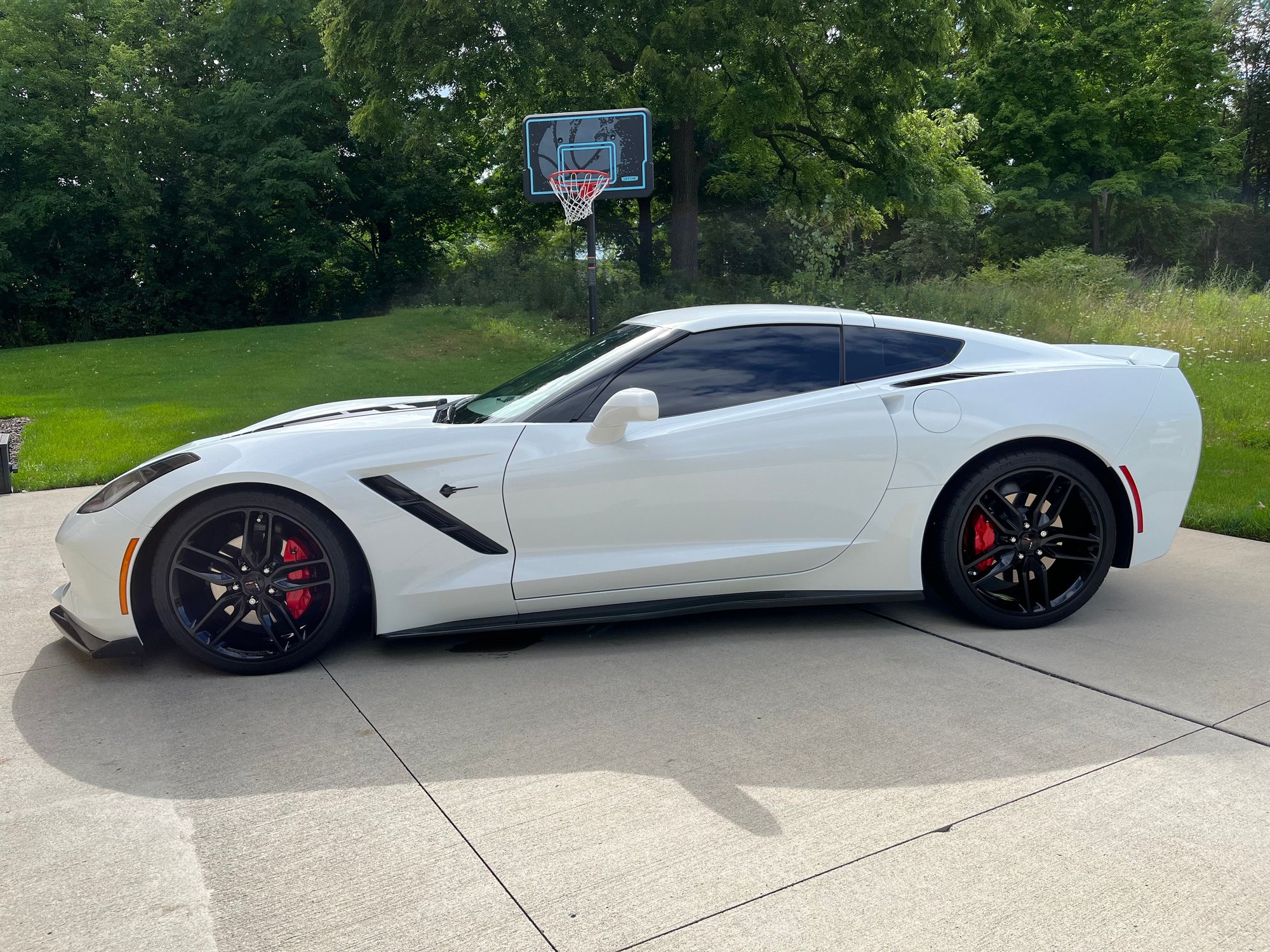 FS (For Sale) 2019 Stingray, Arctic White/Red, A8, 8,167 miles ...