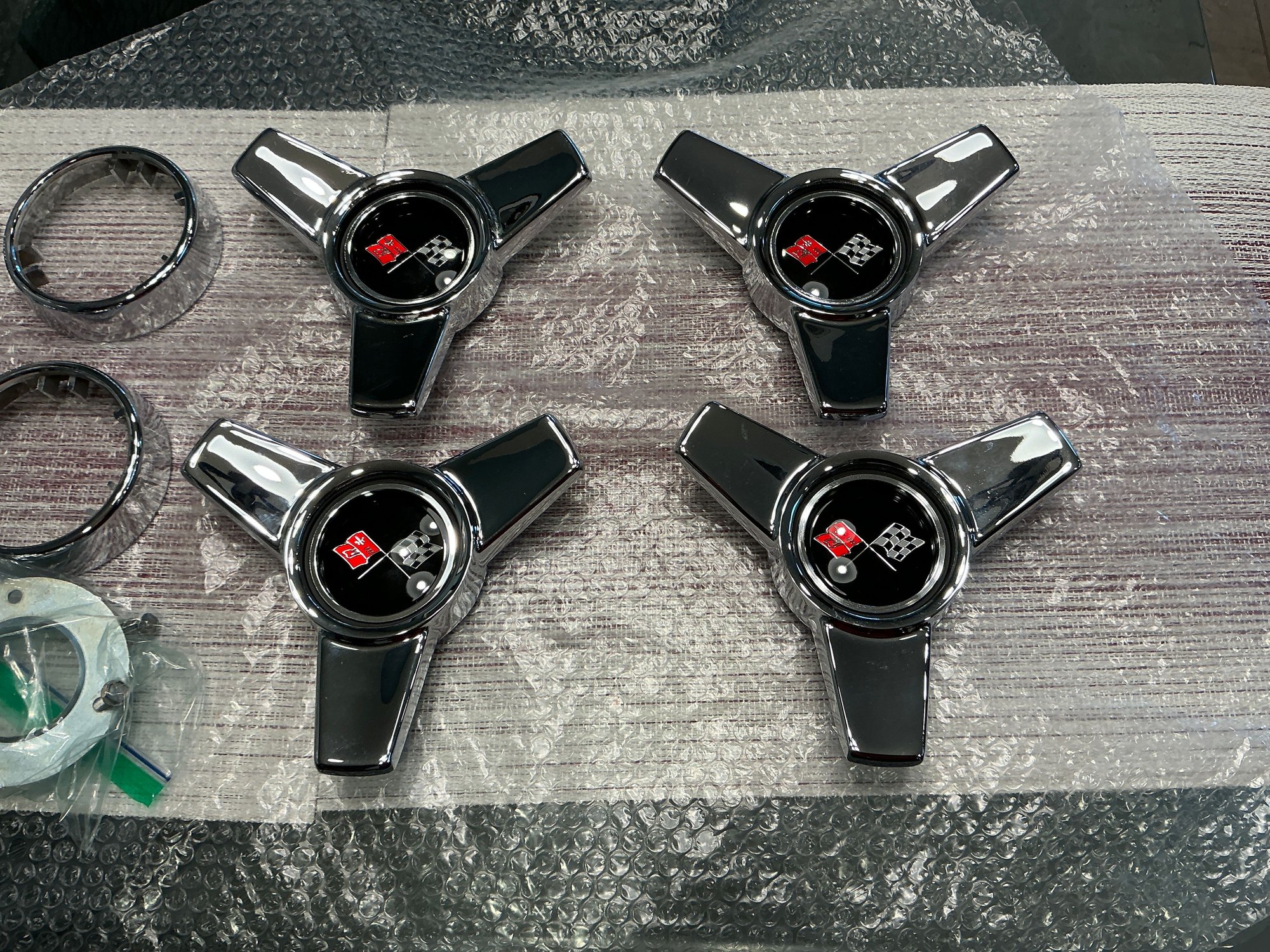 FS (For Sale) 1996 hubcaps, spinners, spacers & mounting hardware ...