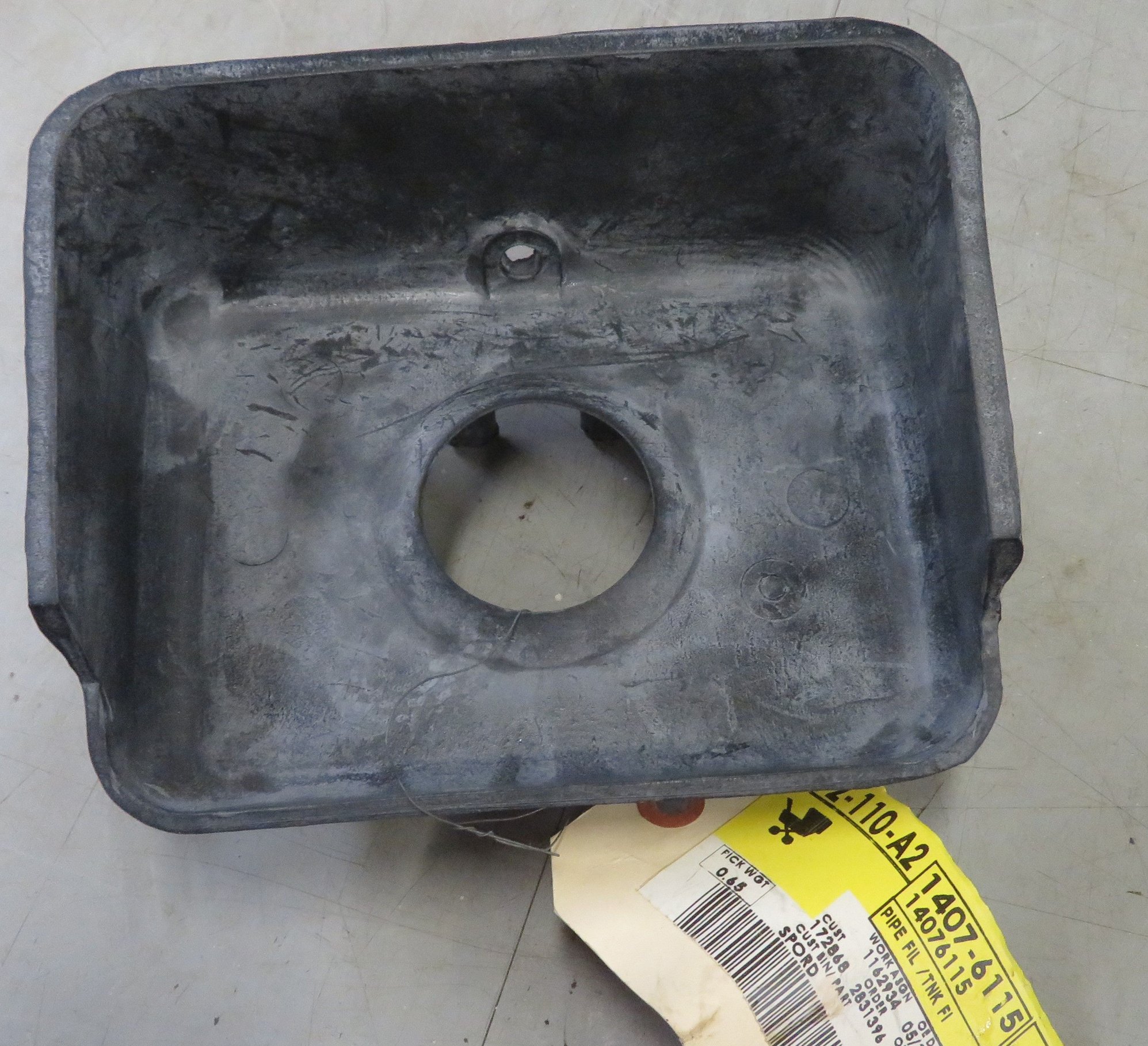 FS (For Sale) SOLD C4 OEM gas tank rubber boot #14076115 ...