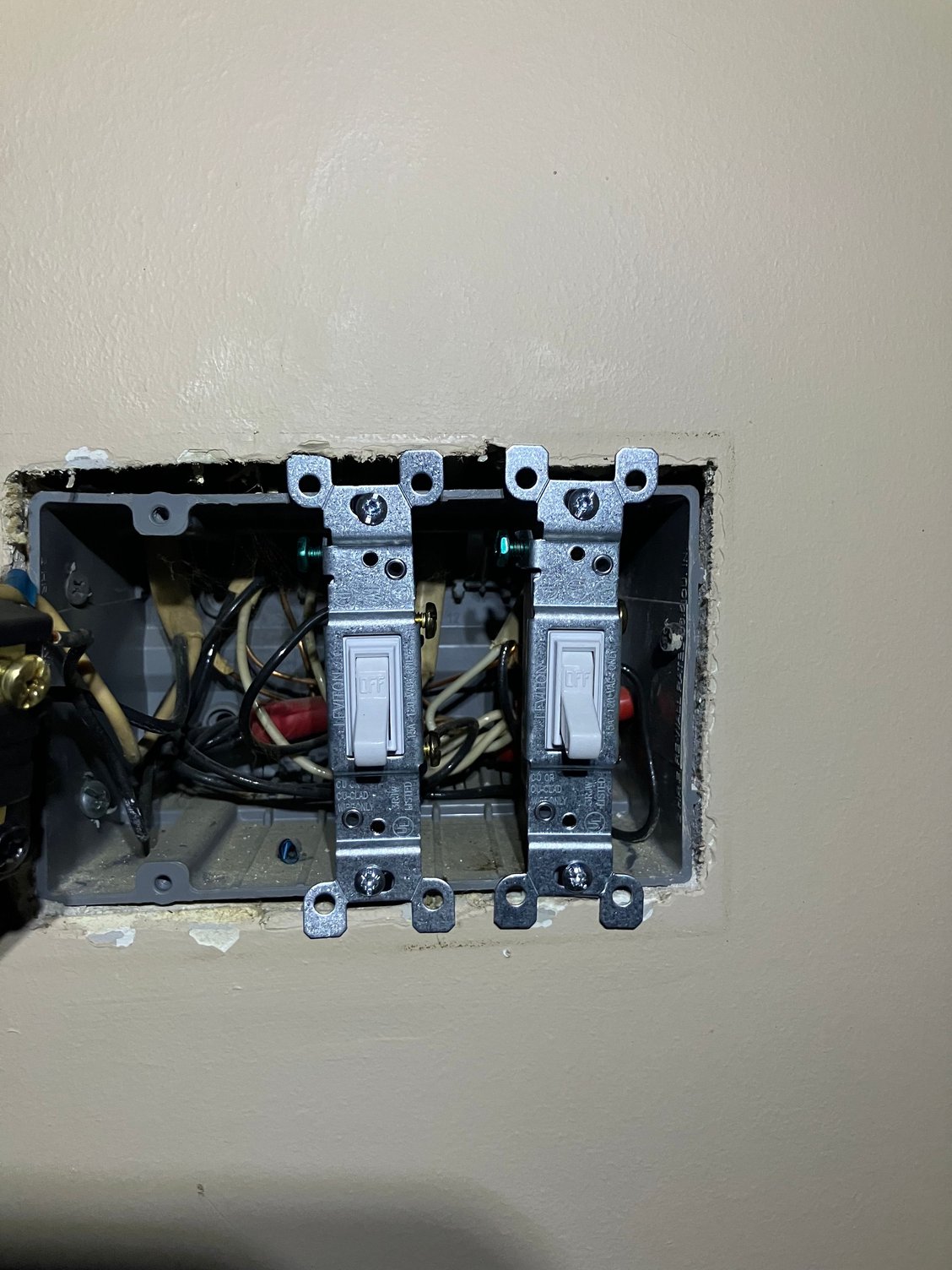 Mis-wired a 3 way switch, need help getting it right - DoItYourself.com ...