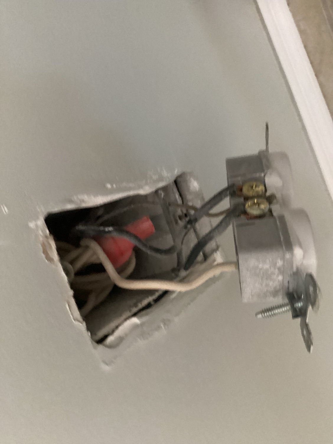 2 receptacles “dead” - DoItYourself.com Community Forums