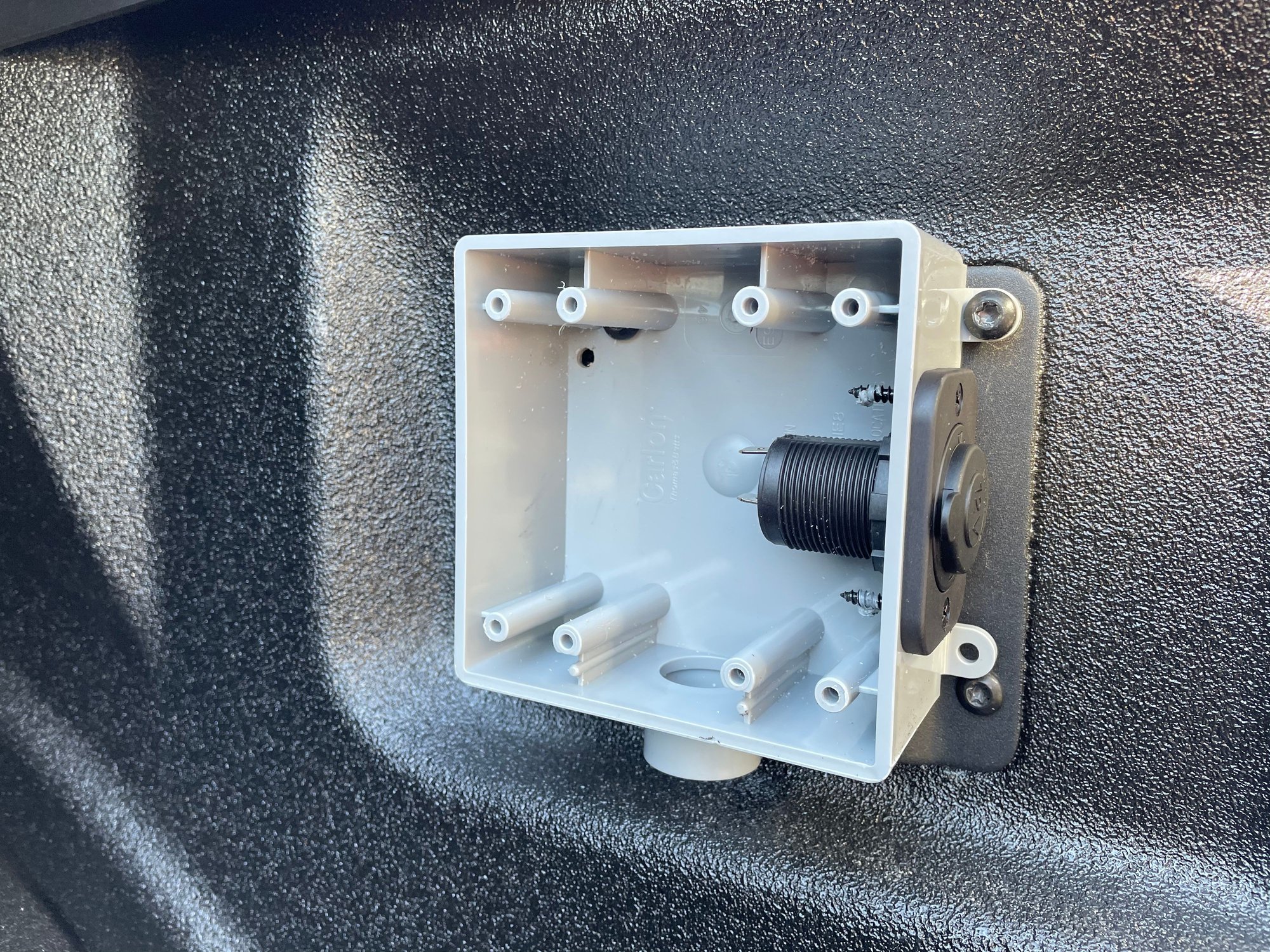 12v outlet in bed...my custom job - Page 2 - Ford F150 Forum ...