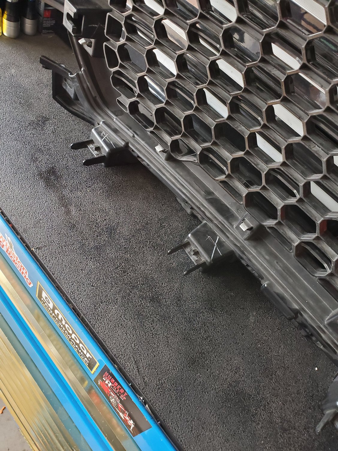 18+ Oxford white STX grille + chrome tow mirror caps - Ford F150 Forum ...