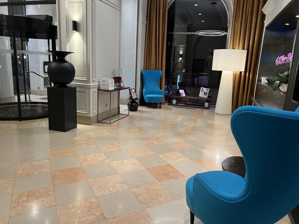 Endless jet set and glamour - or just a few fill-ins? - Page 6 ...