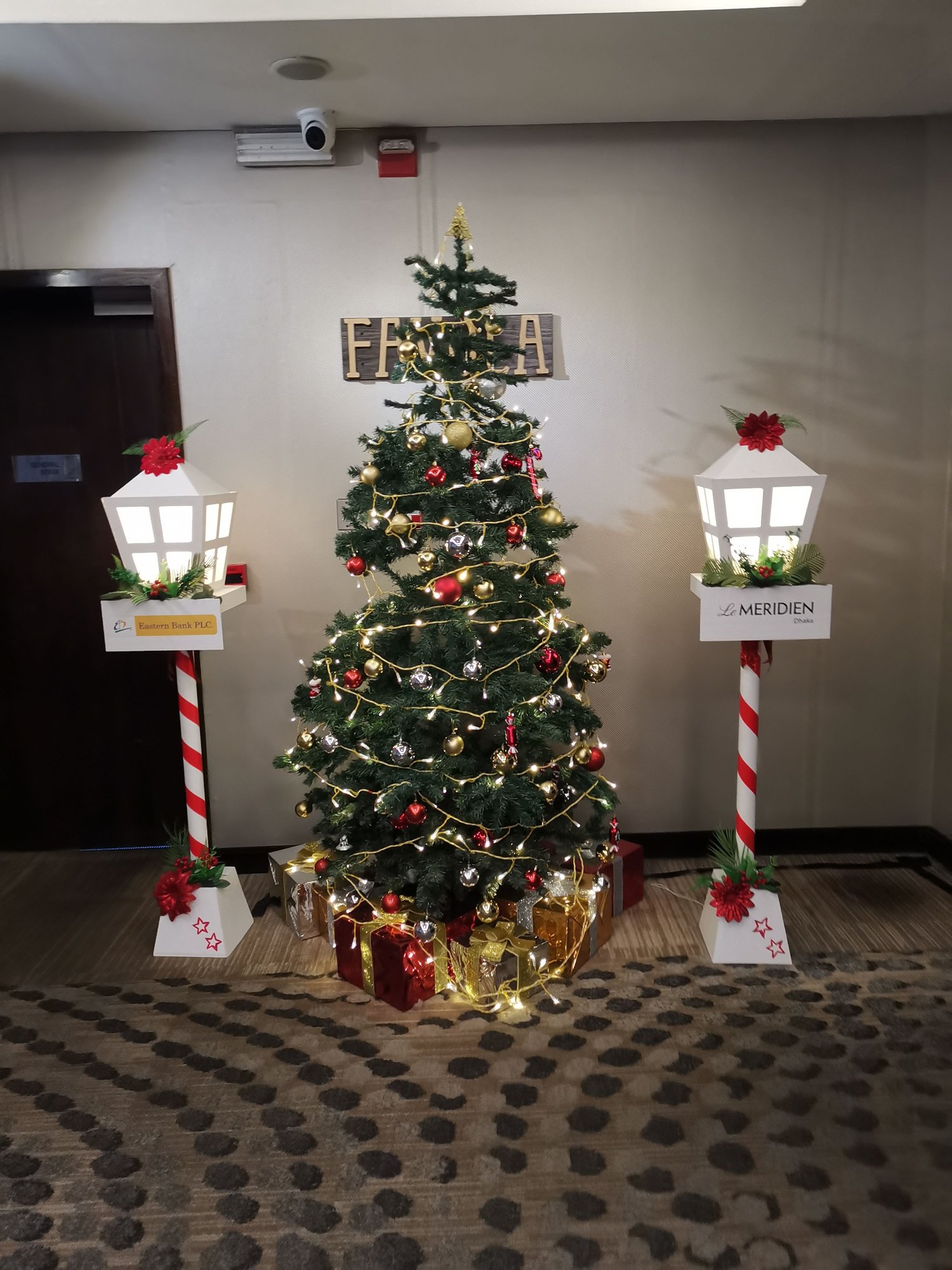 Share The Christmas or Holiday Decorations at Marriott Bonvoy Hotels ...