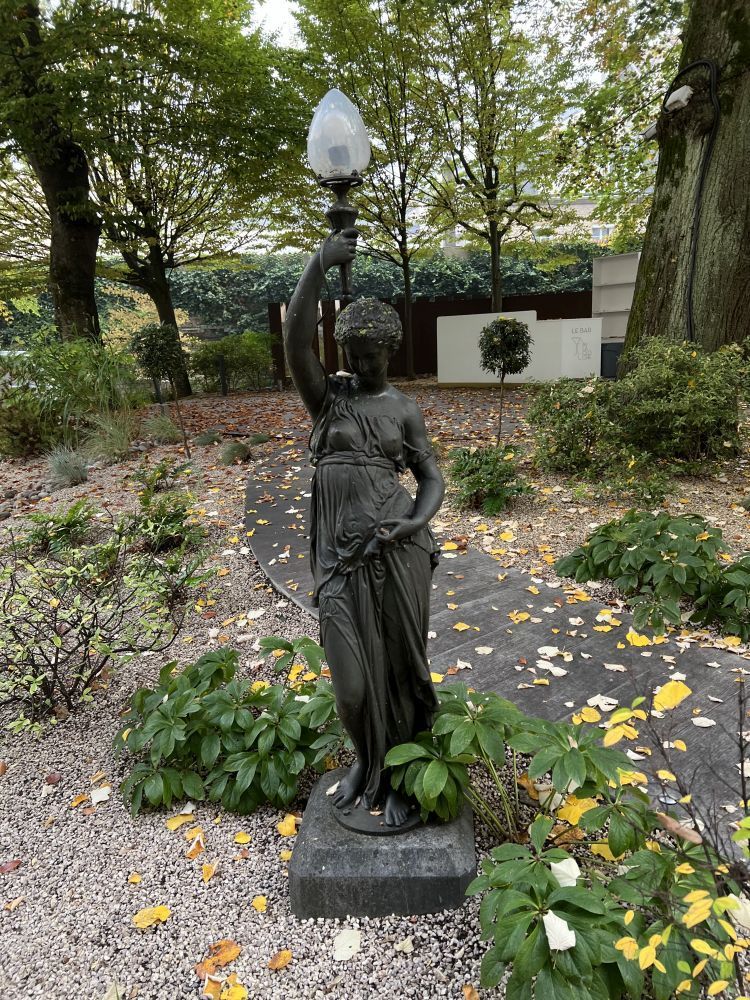 Endless jet set and glamour - or just a few fill-ins? - Page 6 ...