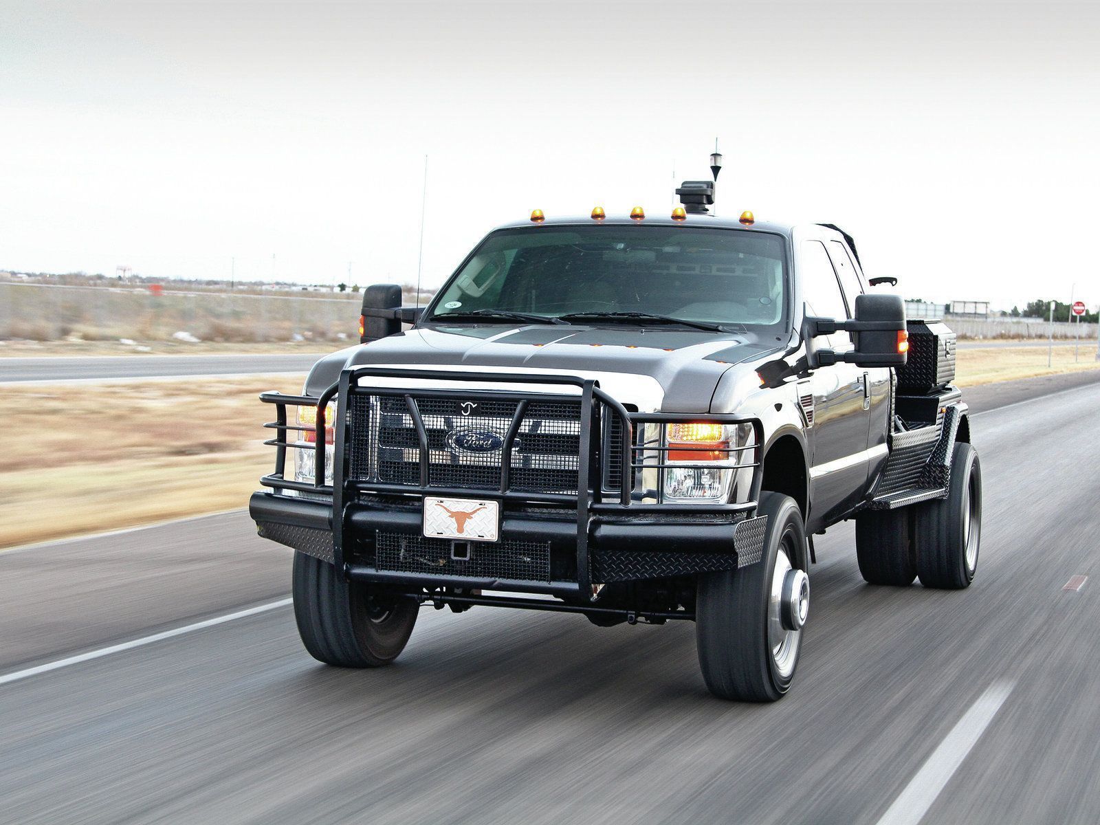 How do they make this work, larger dually tires - Ford Truck ...