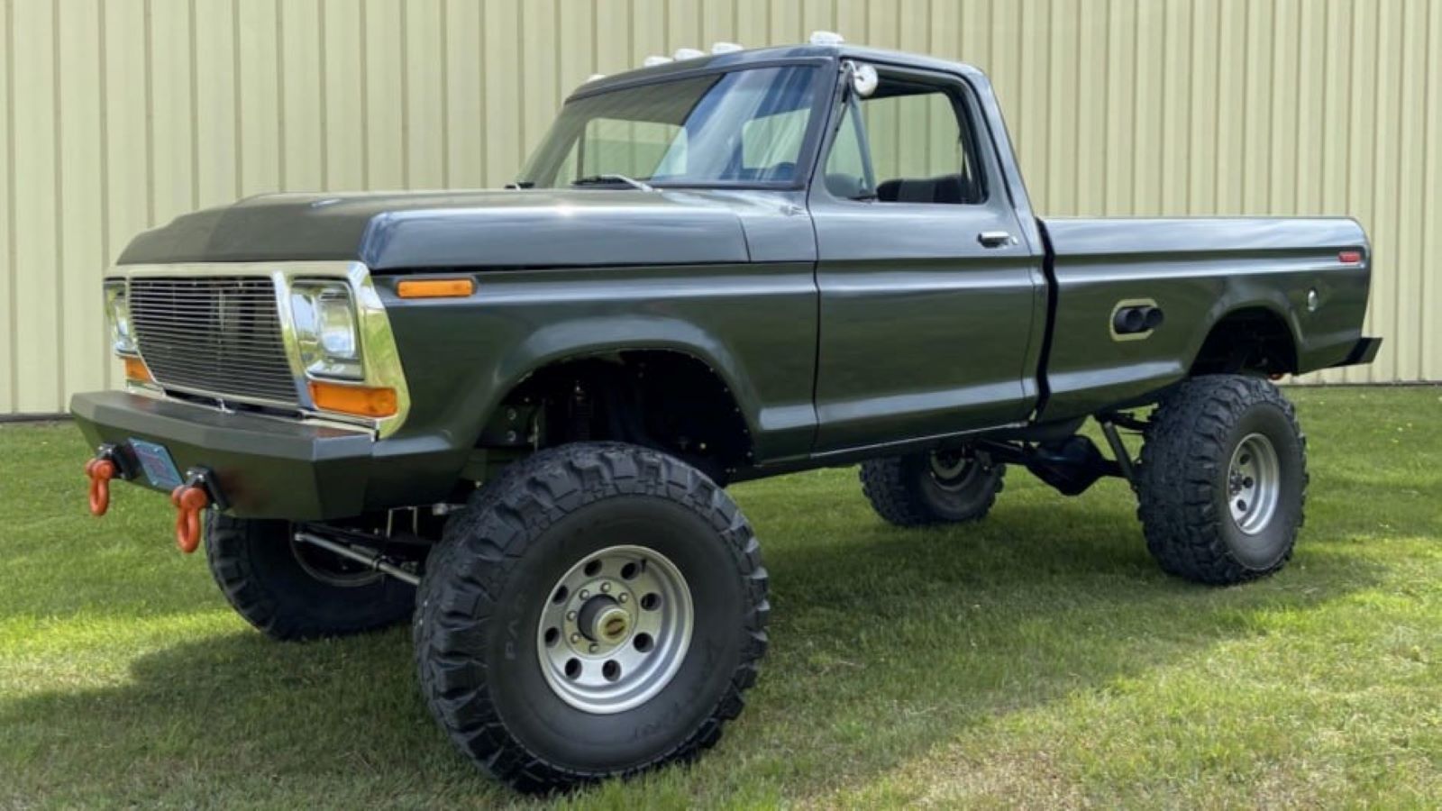 Lifted 1979 Ford F-250 Is Packing 460 Cubes of Power Underhood - Ford ...