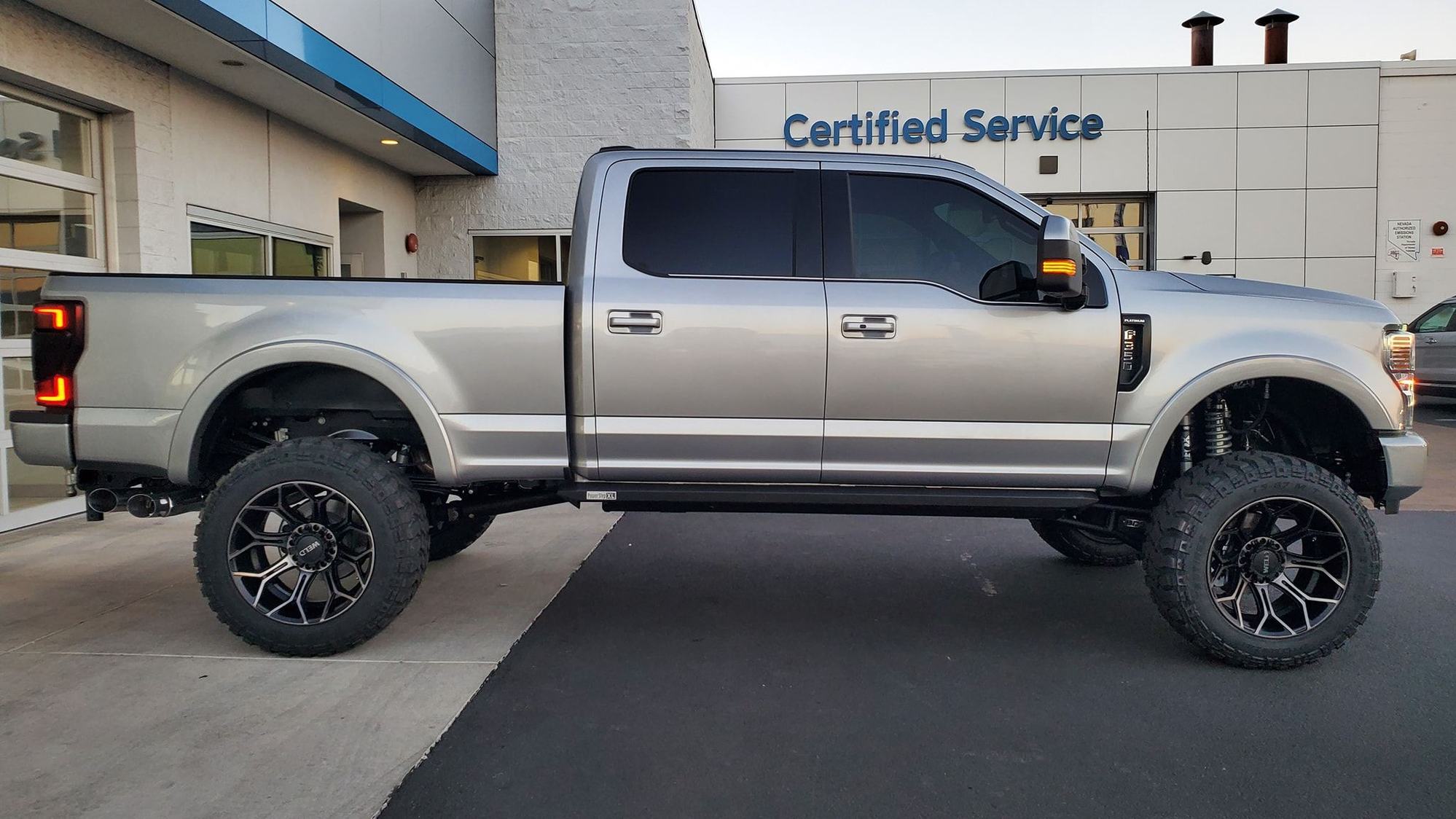 The Lift finally arrived! (Thx Backorder lol) 2022 F350 Platinum Tremor ...