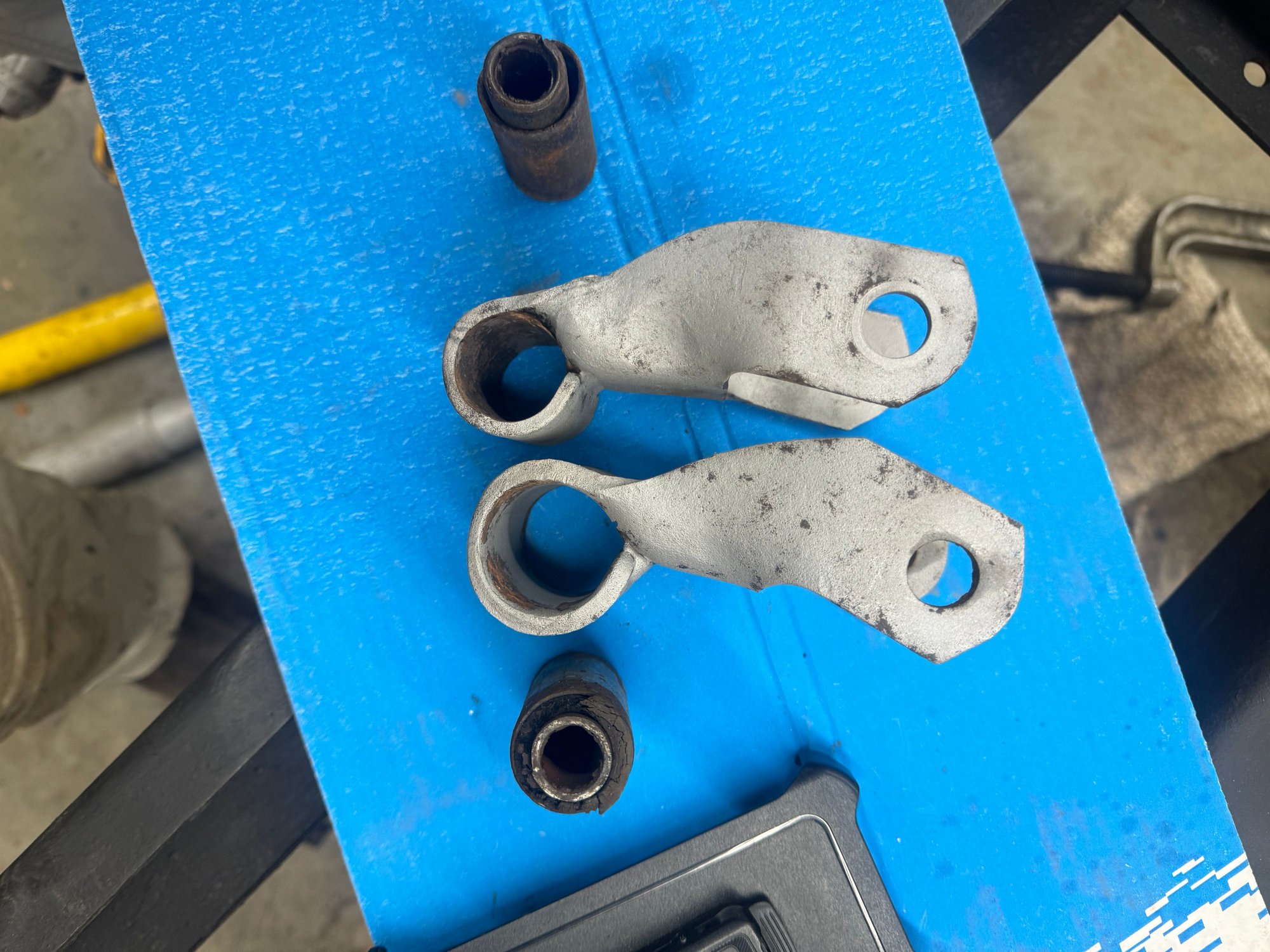 1966 F100 4wd rear spring shackle - Ford Truck Enthusiasts Forums