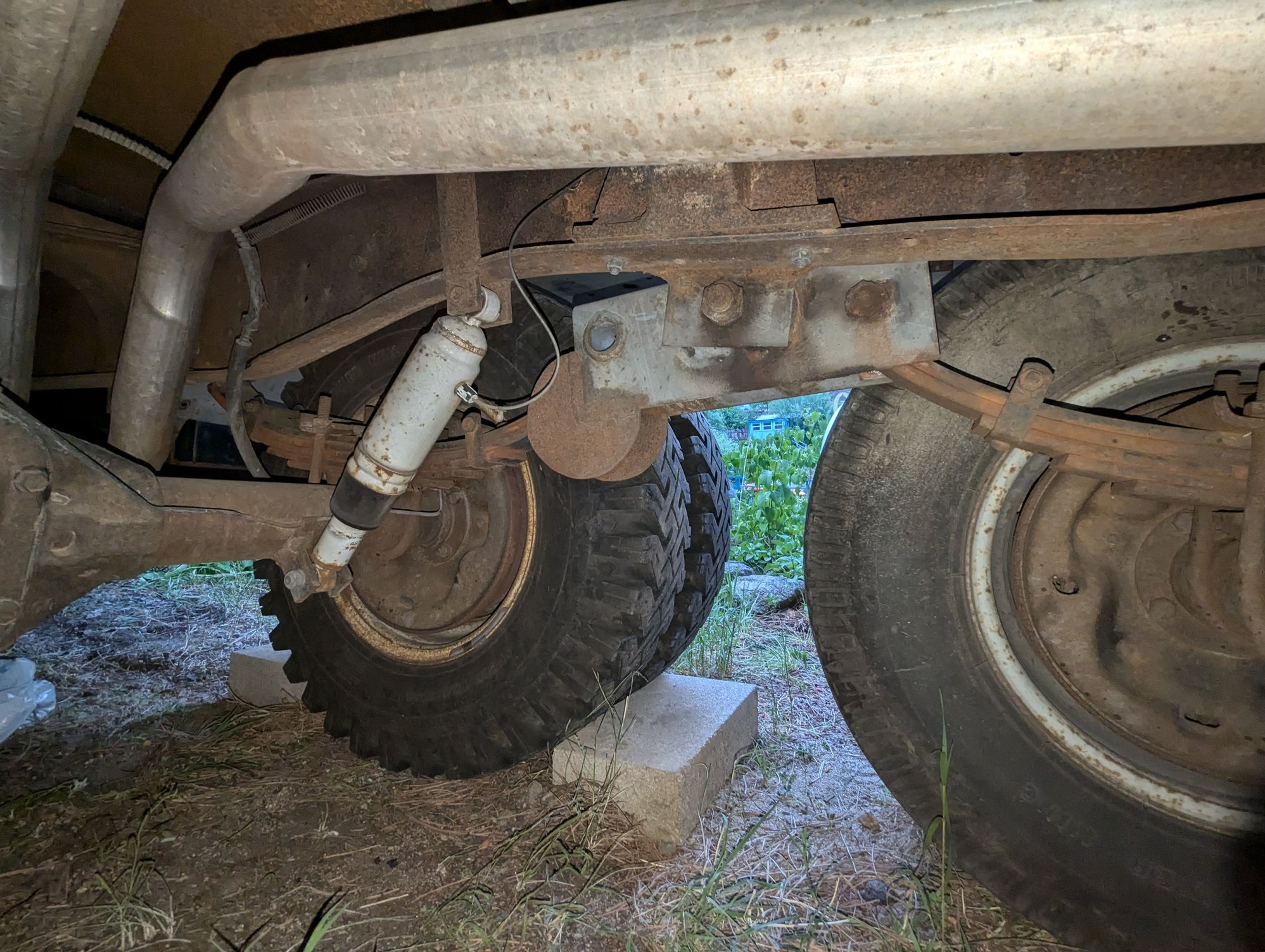 Dampers on a '79 F350: Load carriers vs standard shocks - Ford Truck ...