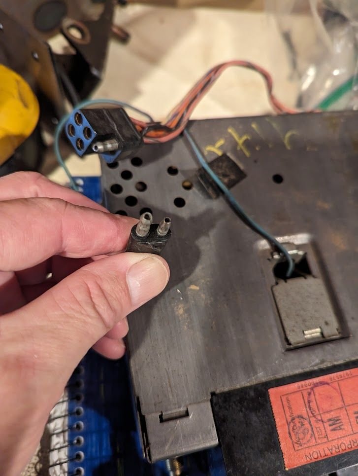 Help with a factory radio plug - Ford Truck Enthusiasts Forums