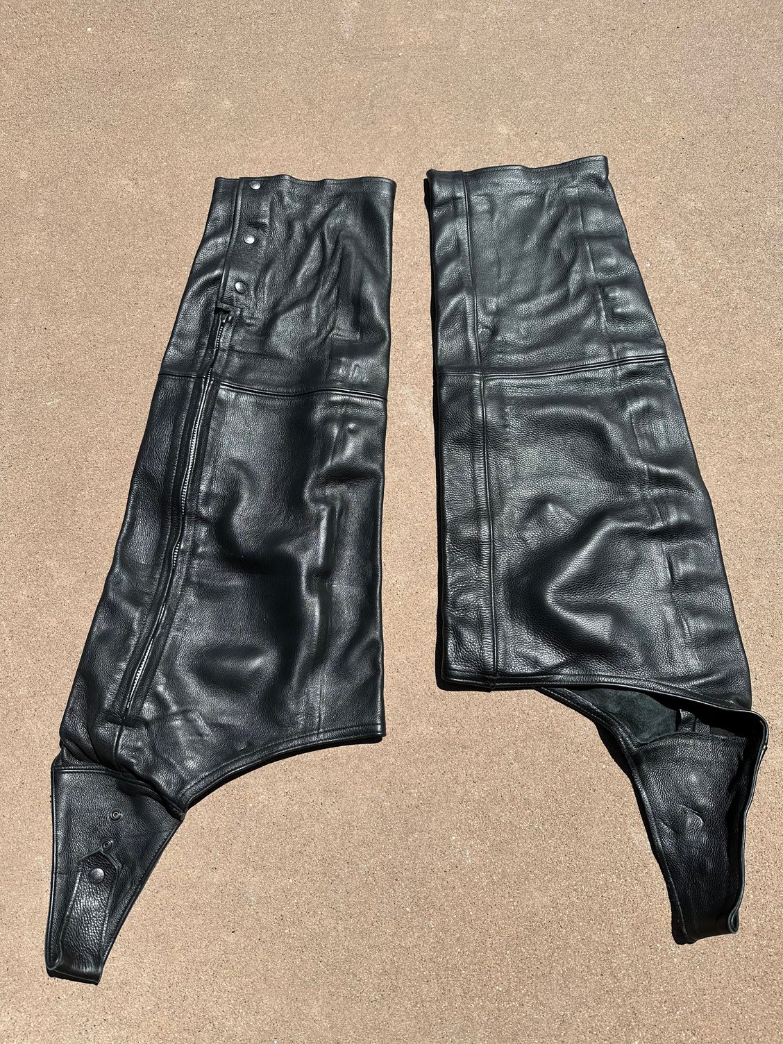 Fox Creek Leather Beltless Chaps | Road Glide