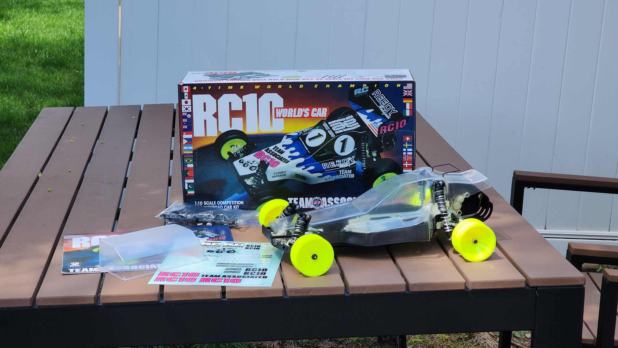 Associated RC10 Worlds Buggy Re-Release #6002- new built, never ran kit ...