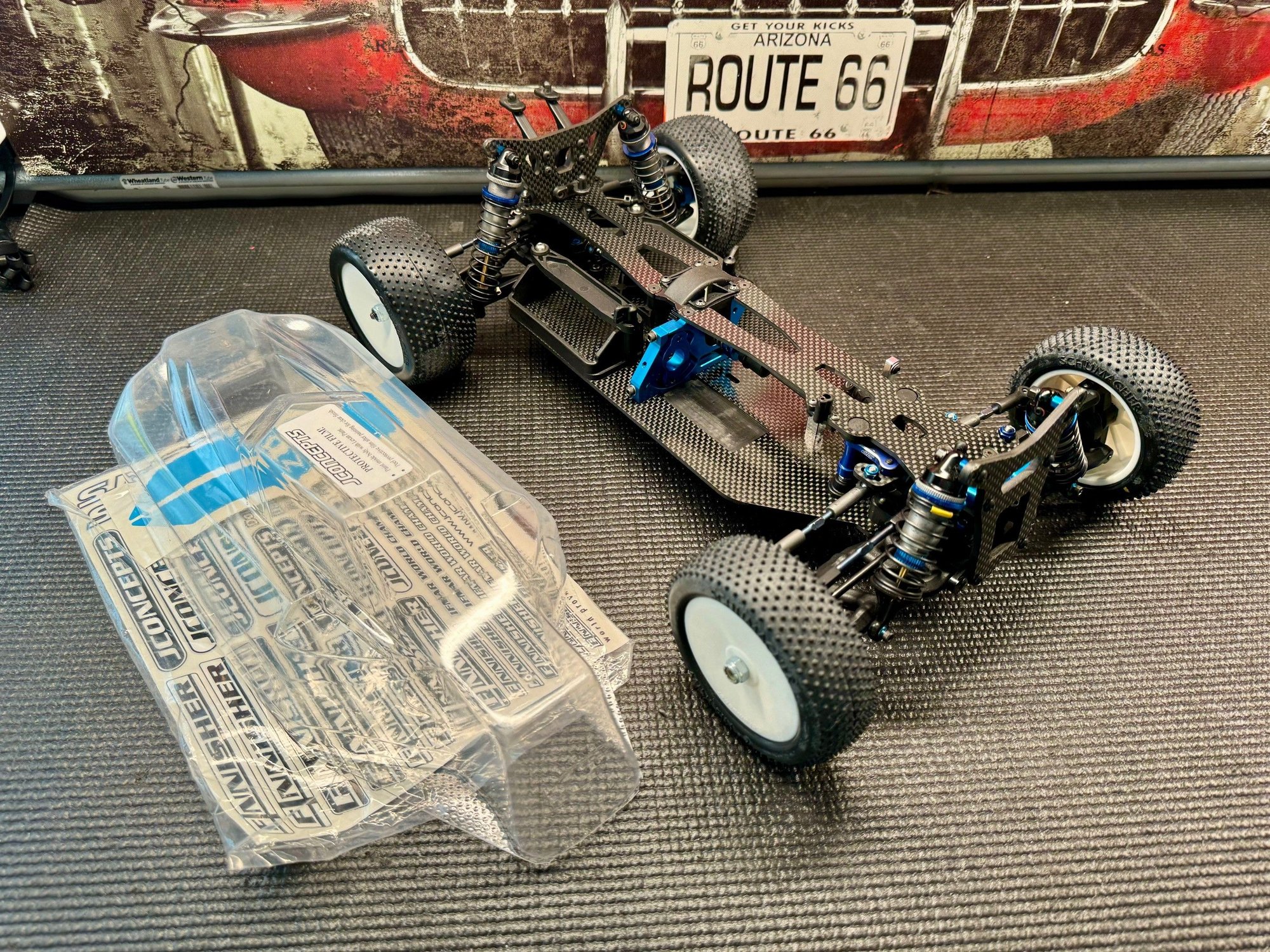 LOOK - Associated B44.2 in Like New Condition with New Body - LOOK - R ...