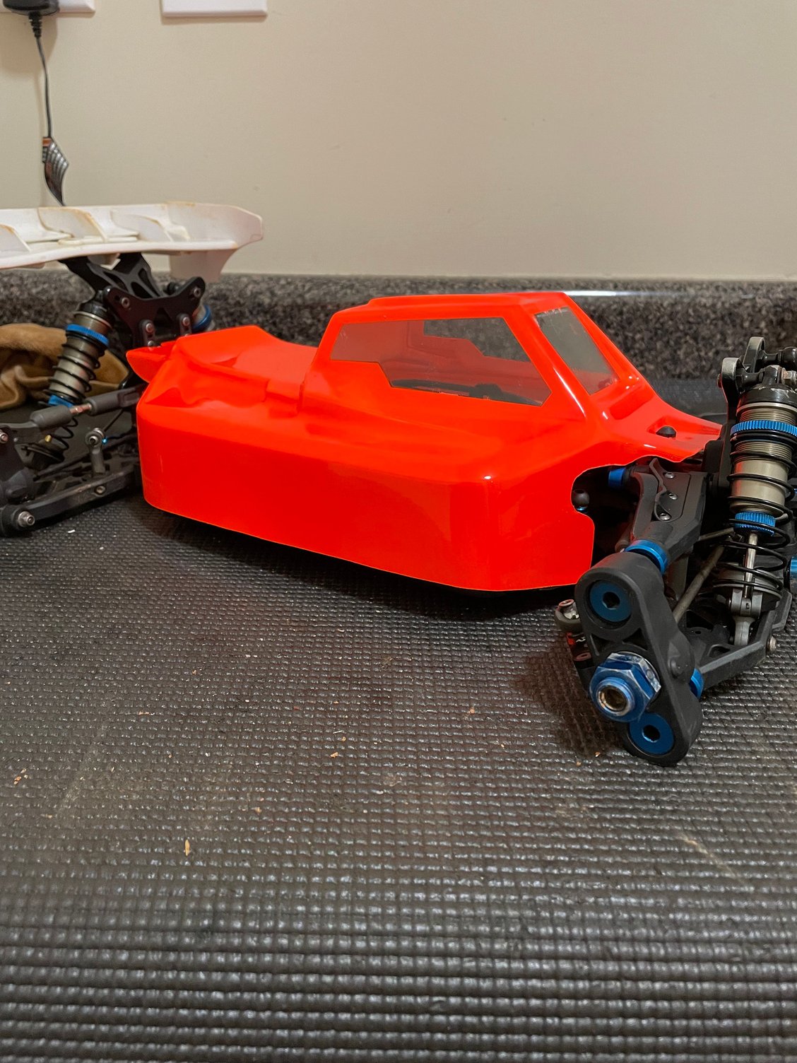AE Rc8b4e roller - R/C Tech Forums