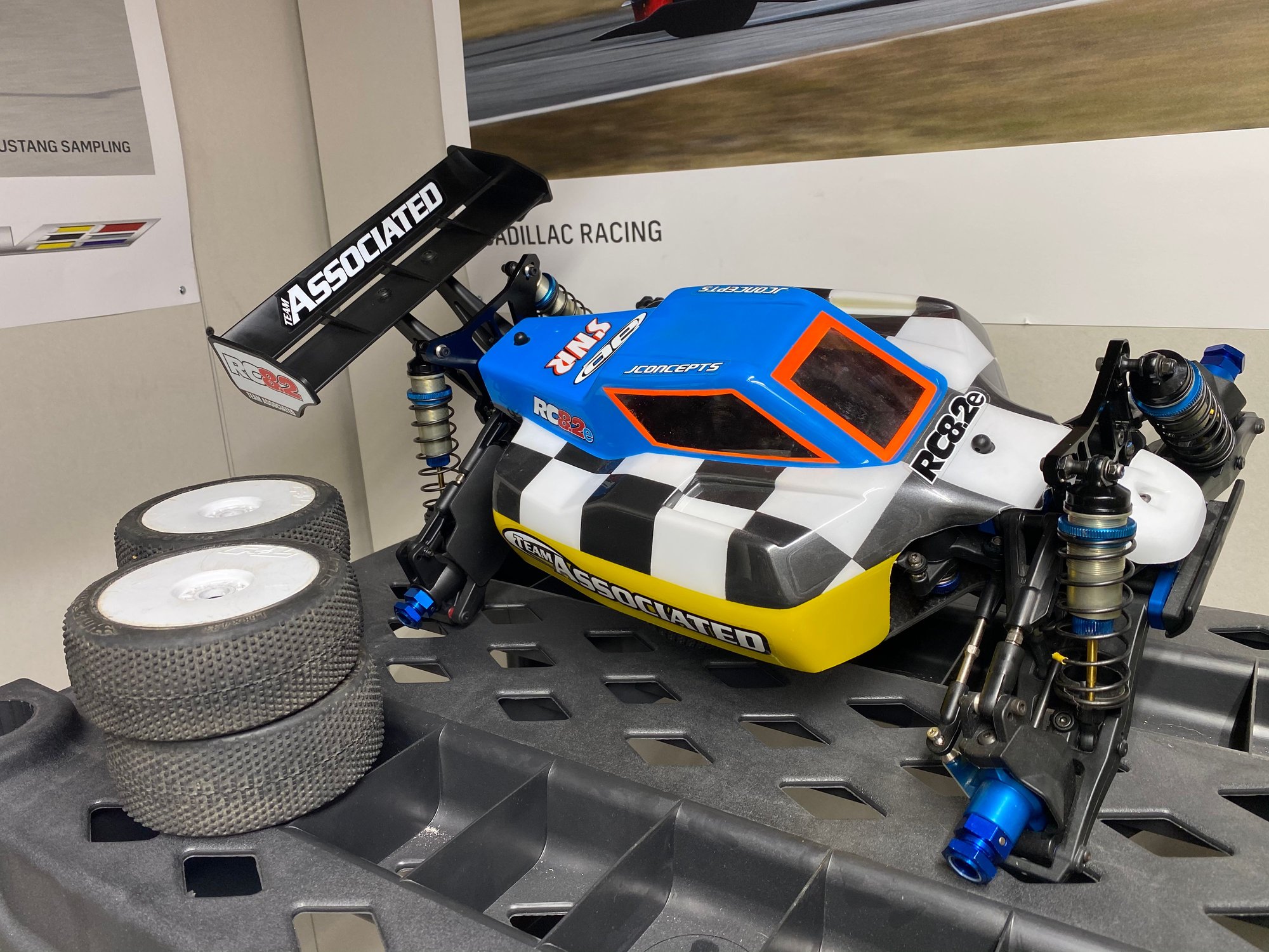 RC8.2e with RC8B3 Fr/Rr Diff+Shocks and SNR Carbon Fiber Chassis! - R/C Tech Forums