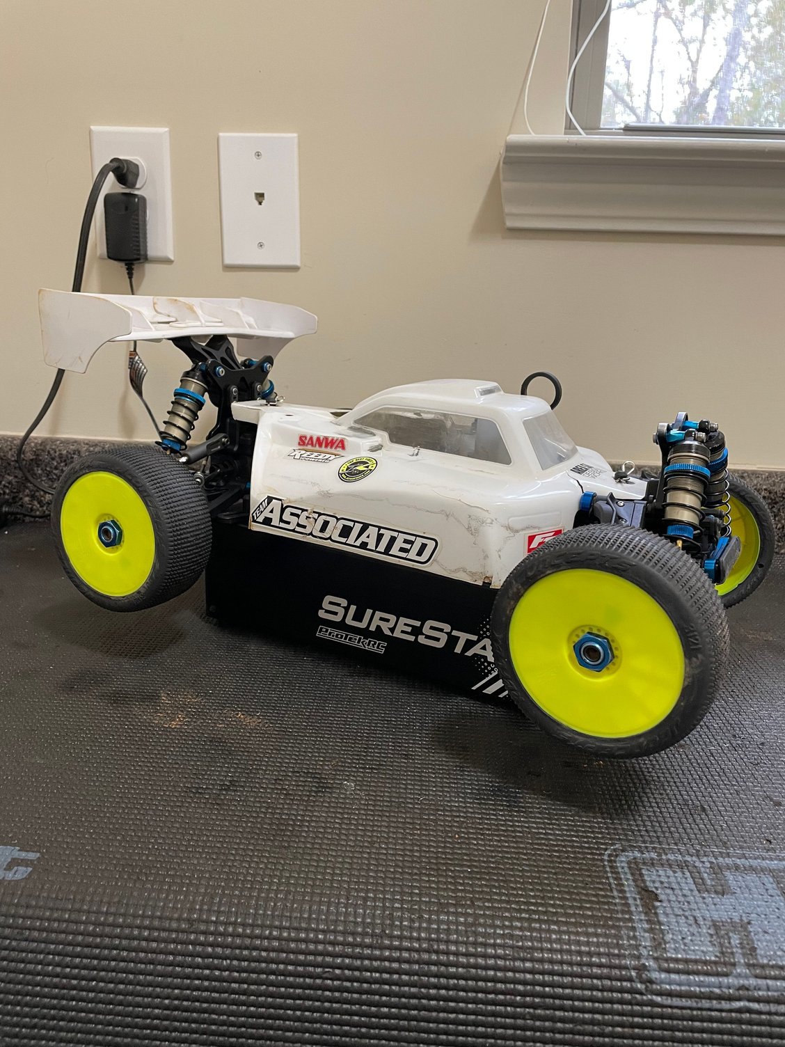 Team associated rc8b4 nitro roller - R/C Tech Forums
