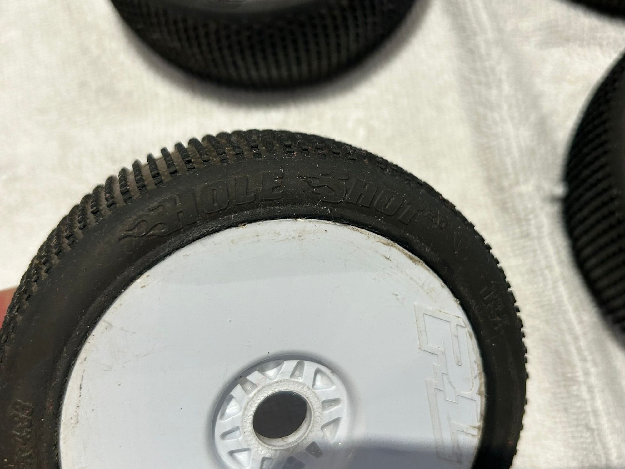 Proline Holeshots - M3 Compound - for buggy on white - R/C Tech Forums