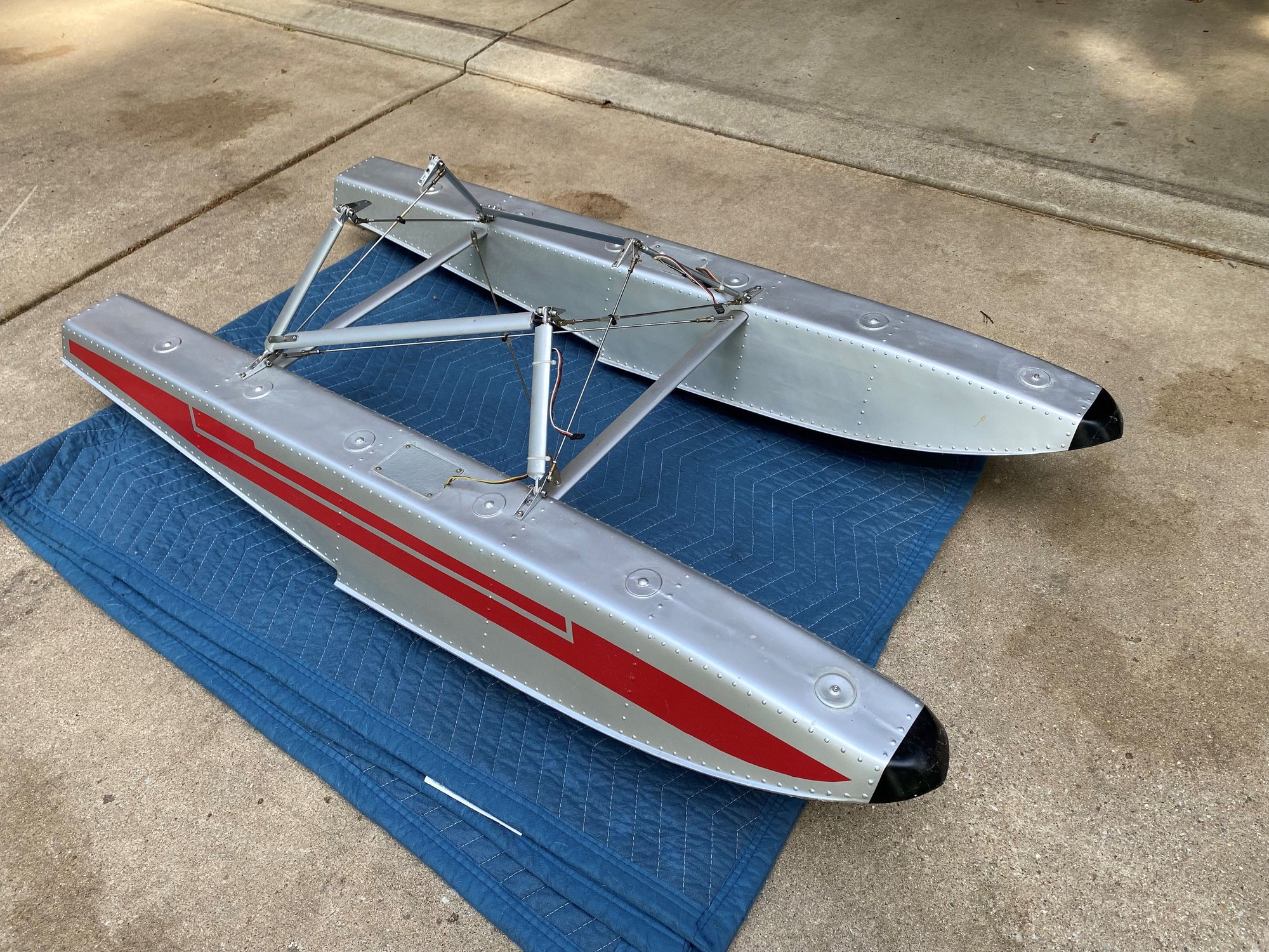 Hangar 9 1/4 Scale Fiberglass Floats with Strut Kit - RCU Forums