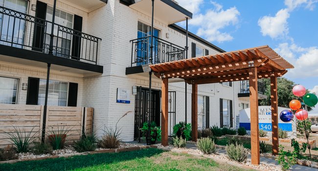 Fifteen Forty Reviews - Dallas, TX | 1540 Chenault Street | Apartment Reviews