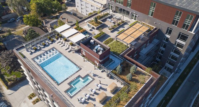 Bromwell Reviews - Denver, CO | 355 Logan St | Apartment Reviews