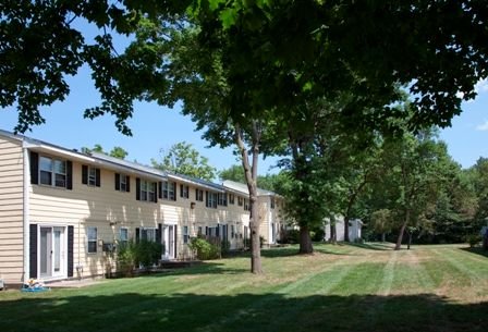 Colonial Estates Reviews - Springfield, MA | 129 Beacon Ter | 6 ...